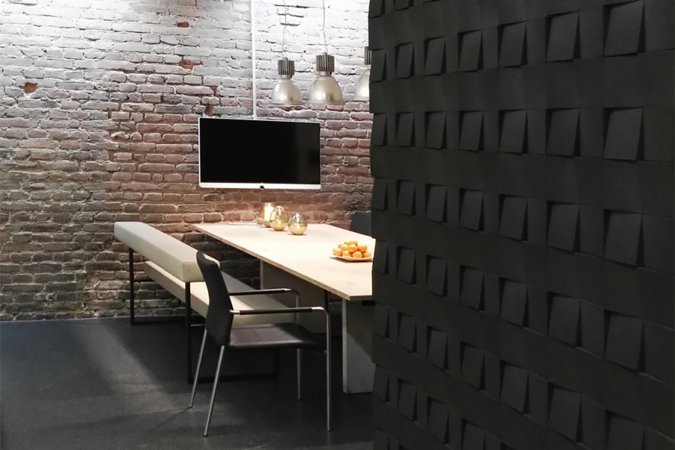 SURFACE ELEVEN-Chock Black