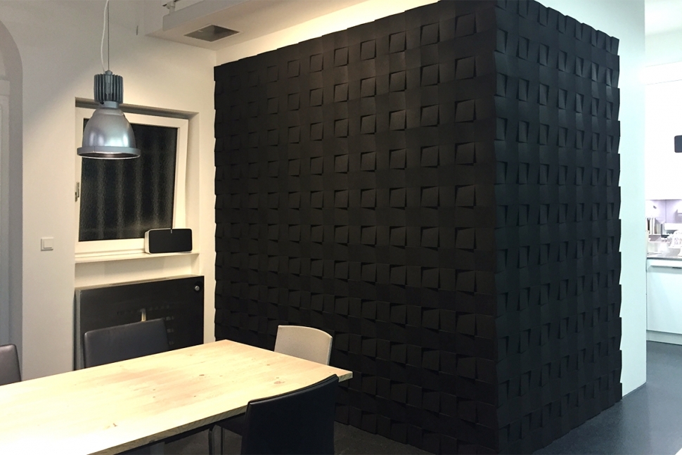 SURFACE ELEVEN-Chock Black