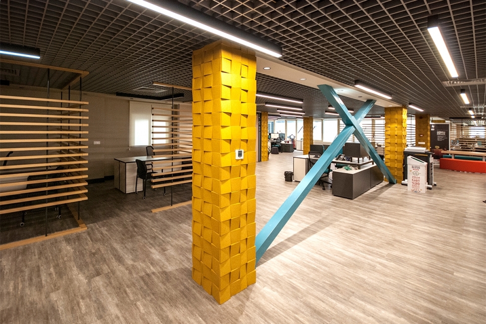 SURFACE ELEVEN-Chock Yellow